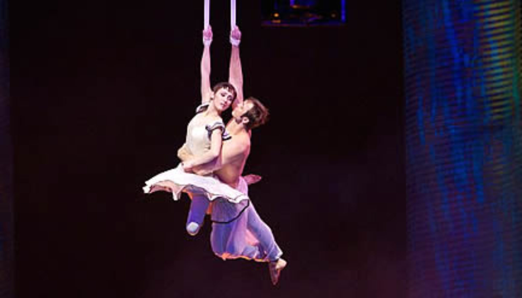 Cirque du Soleil: Worlds Away - Plugged In