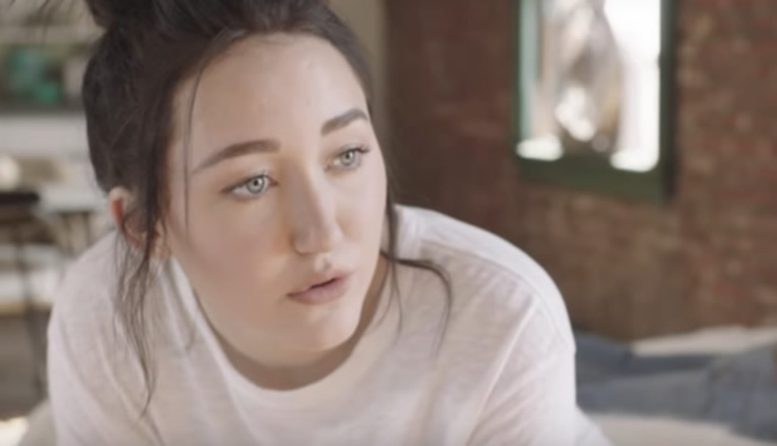 Make Me (Cry) - Plugged In