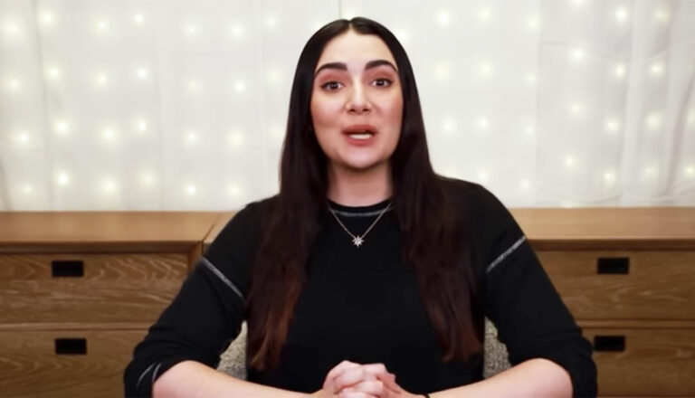 Safiya Nygaard - Plugged In