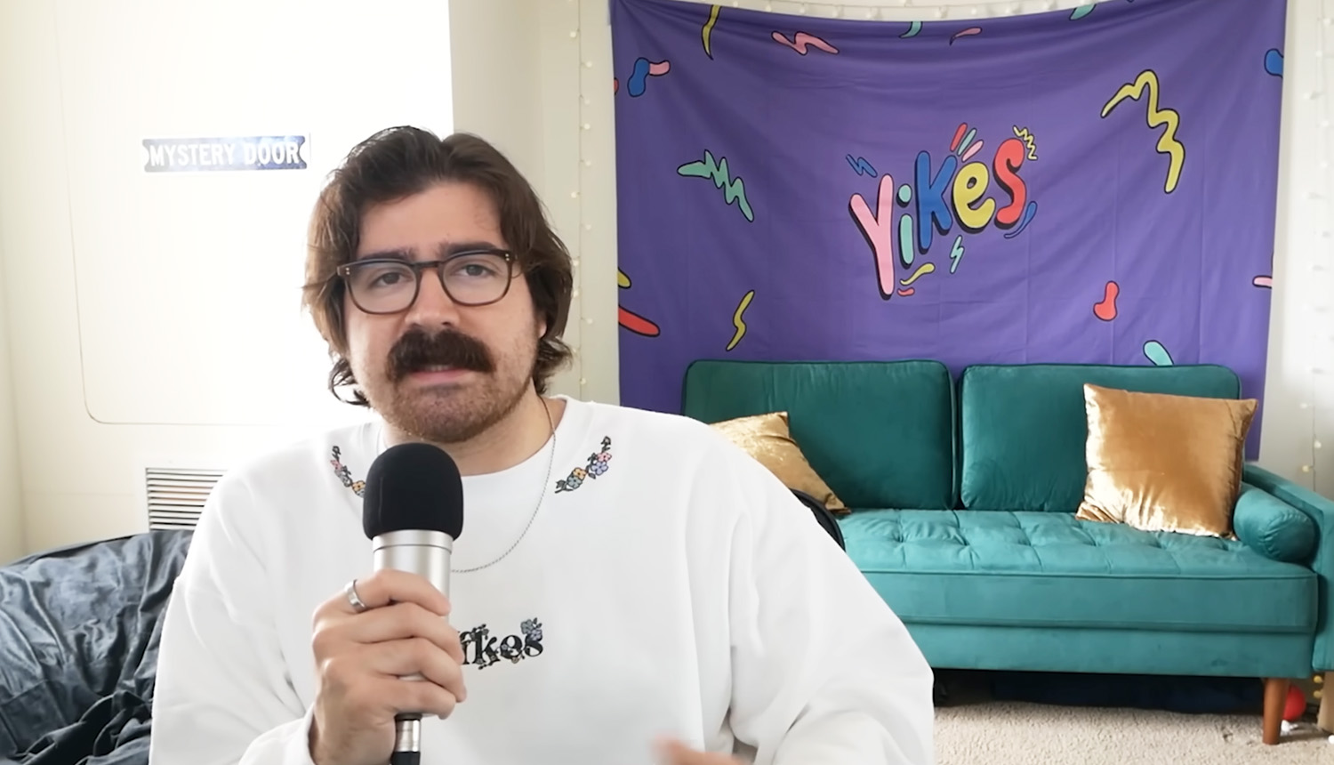 Eddy Burback - Plugged In