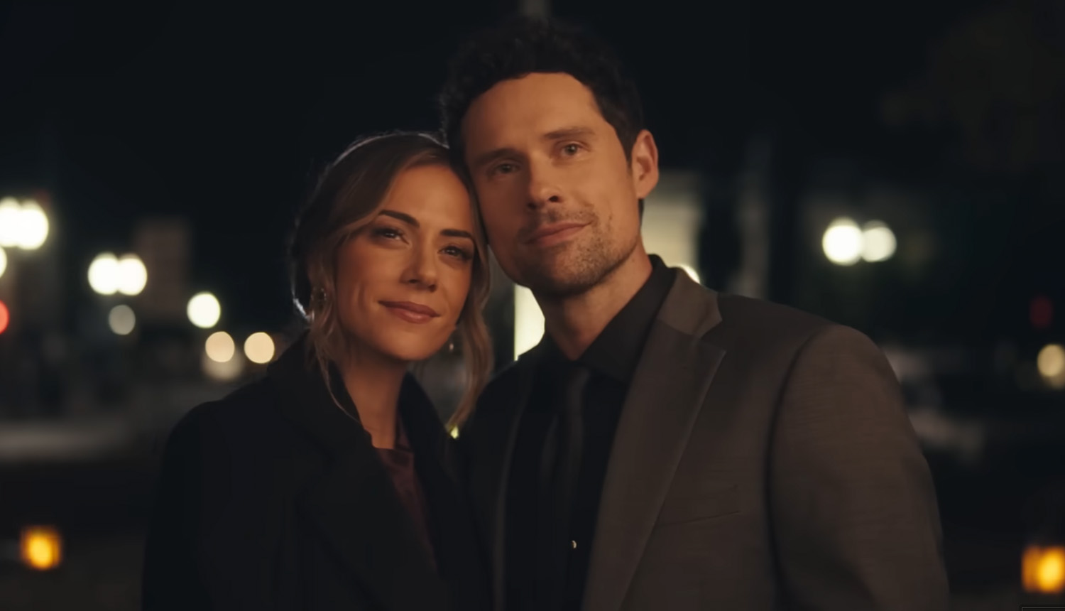 The Christmas Ring - Plugged In